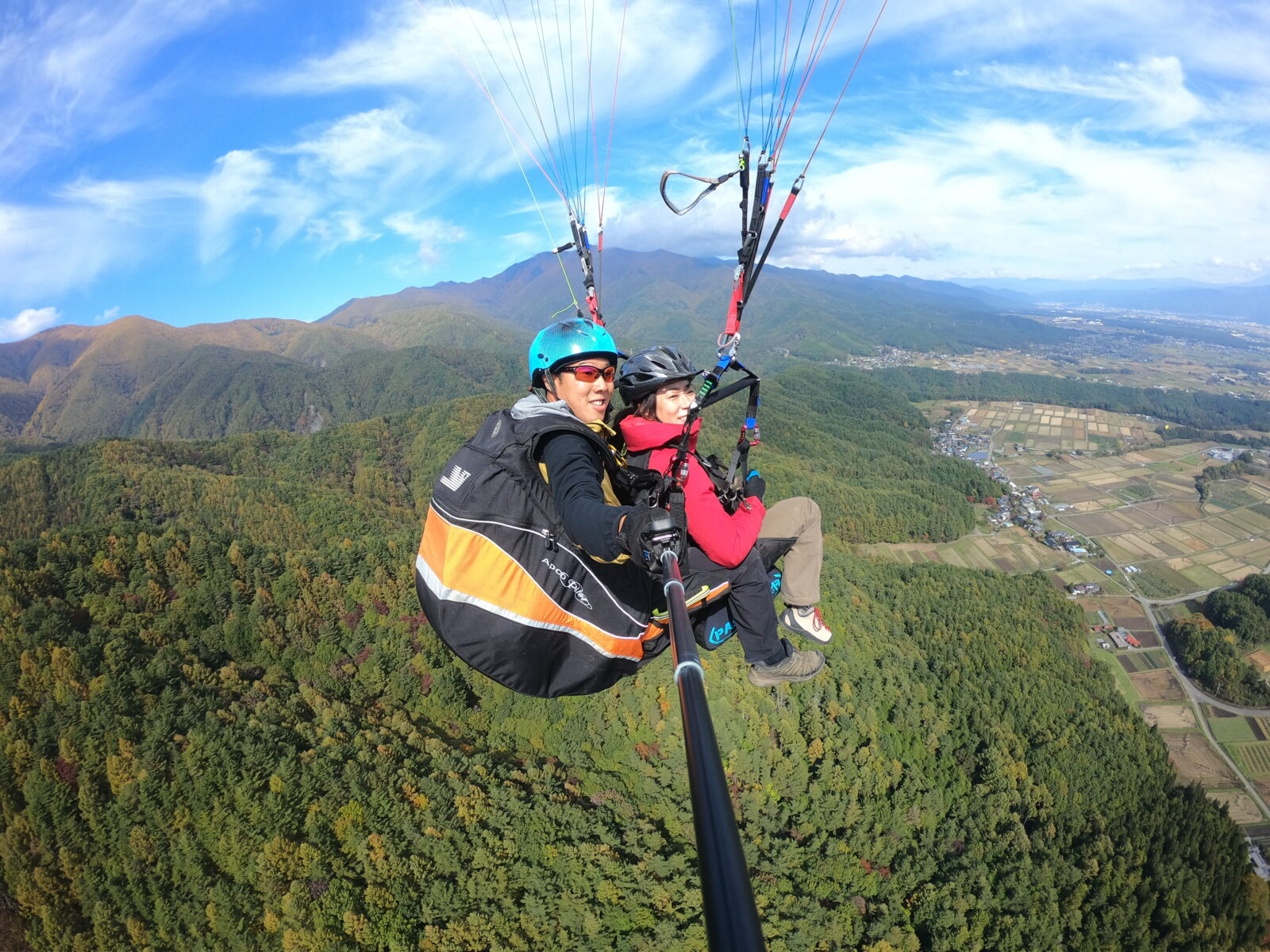 Fly in the wind between two Japanese alpine ranges Paragliding in the ...